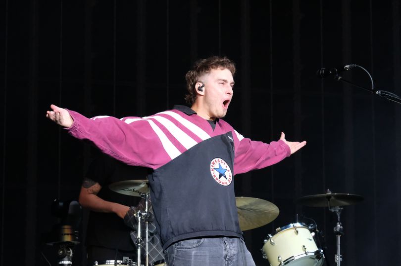 Sam Fender's Dan Burn tribute as he hails Newcastle's Wembley hero with ...