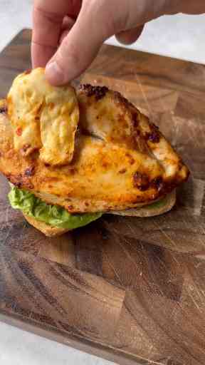 Airfryer Nando's Chicken and Halloumi Fakeaway Burger Recipe