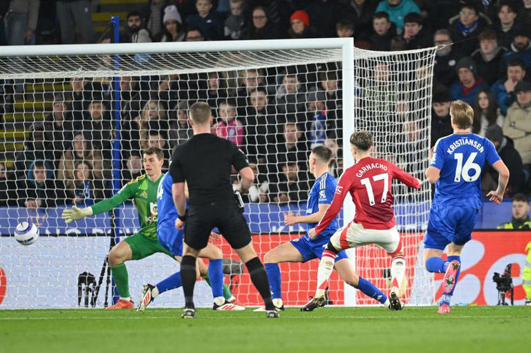 Premier League forced to release statement during Leicester City vs ...