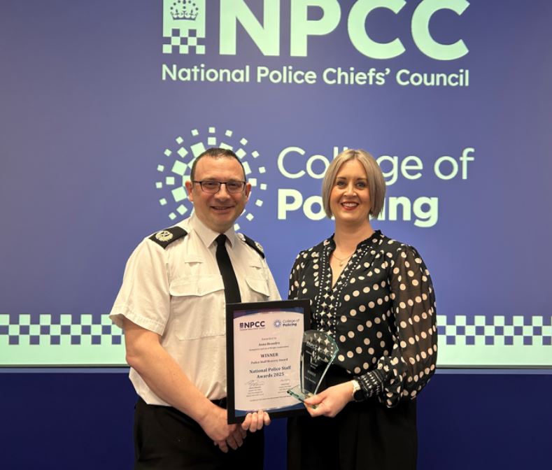 Lifesaving Police Contact Enquiry Officer scoops award at prestigious ...