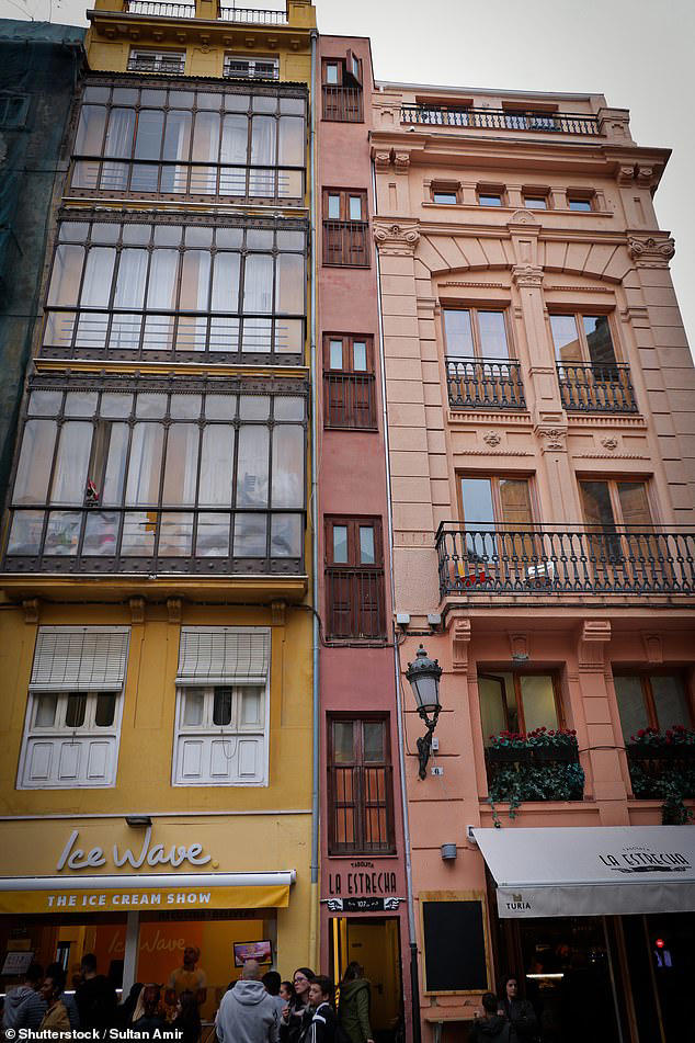 The world's skinniest buildings - from 2ft-wide 'revenge' house to New ...