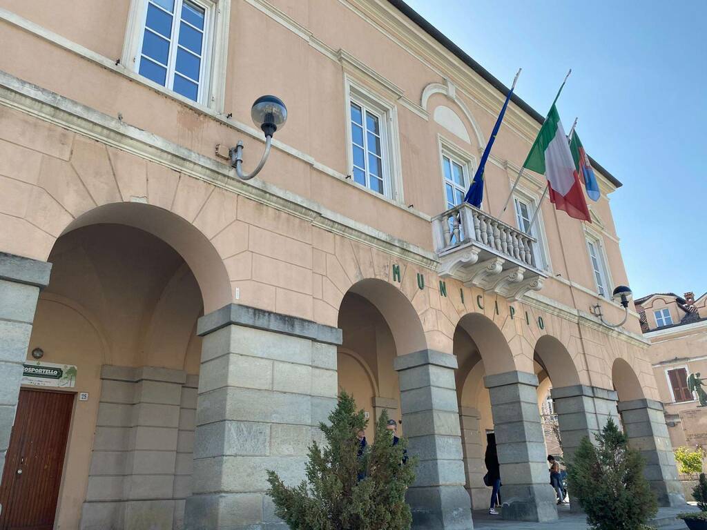 Sfalcio dell’erba a Carcare, Ferraro: “Il sindaco parla a sproposito ...