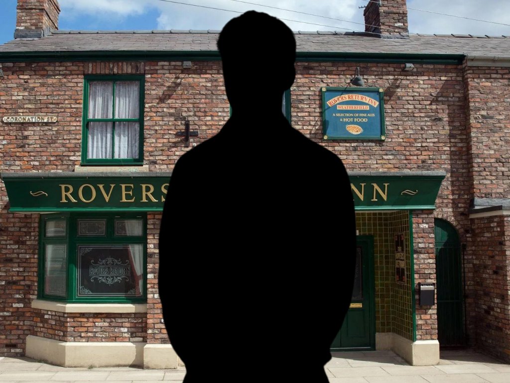 Coronation Street star stages return 25 years after controversial storyline