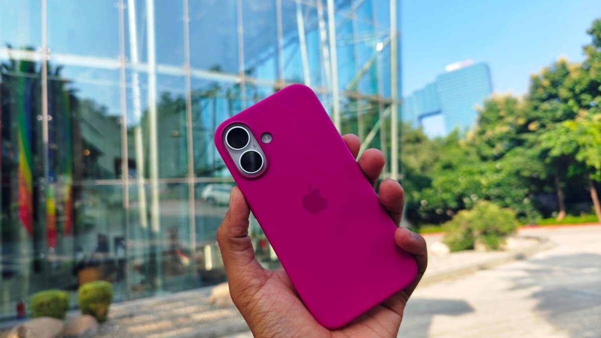 iPhone 16 gets a big price drop, selling at a price closer to iPhone 16e