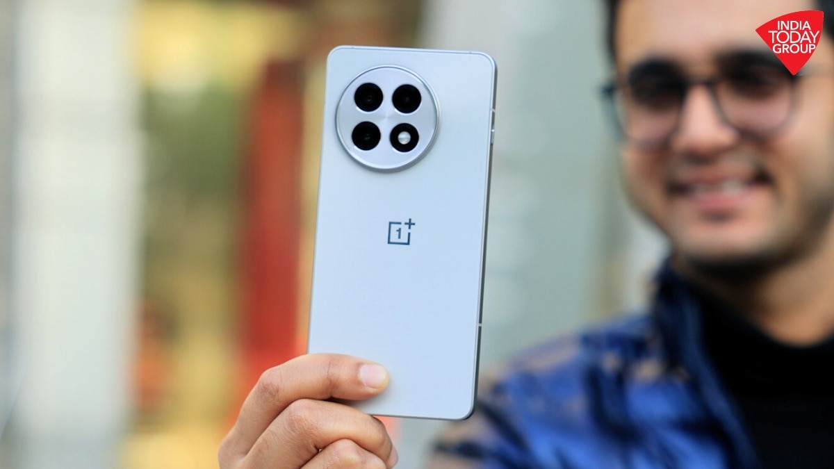 Best mobile phones under Rs 45,000 in March 2025: OnePlus 13R, Galaxy ...