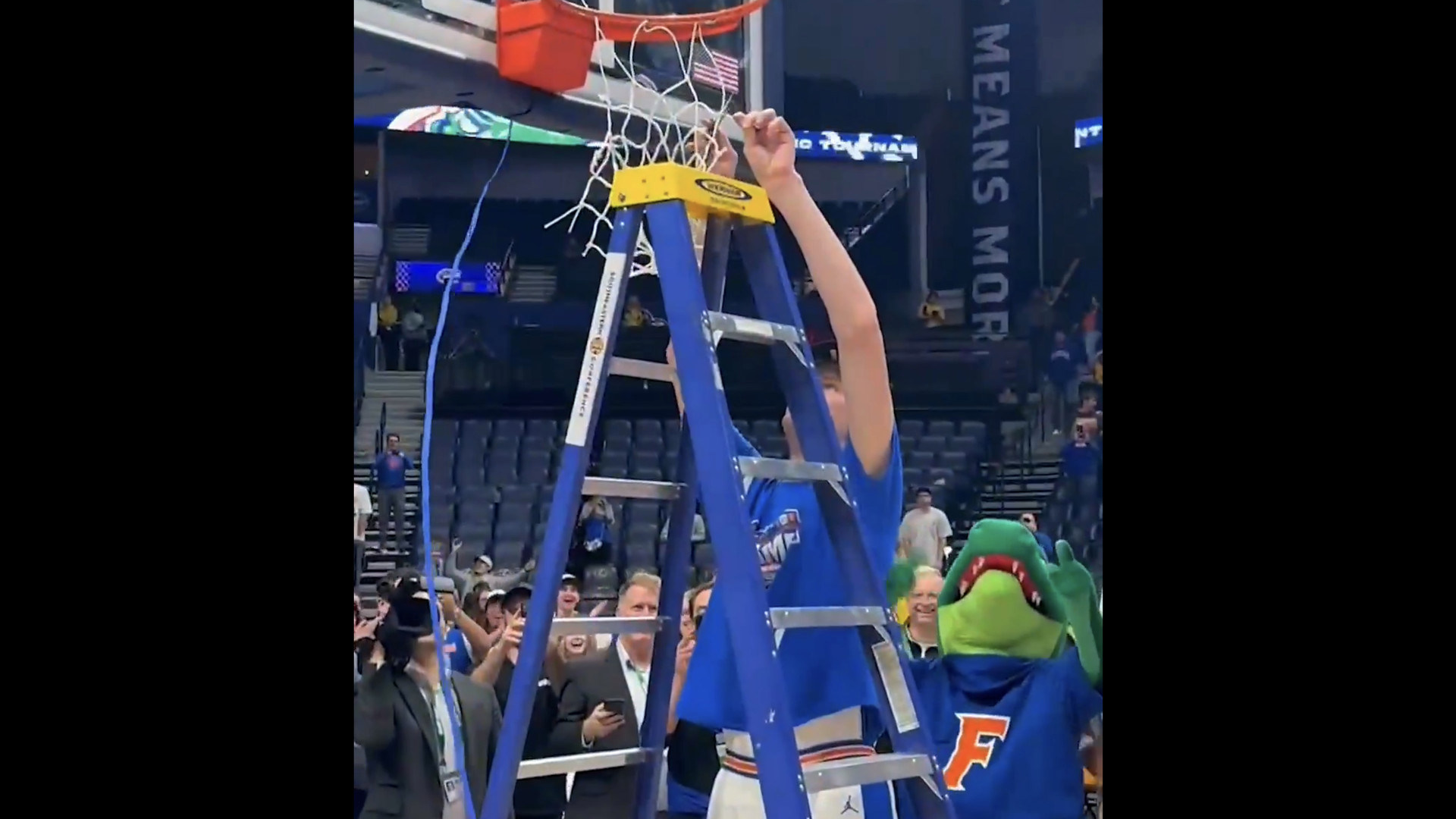 Florida’s 7’9 center didn’t need a ladder to cut down the nets Florida’s 7’9 center didn’t need a ladder to cut down the nets