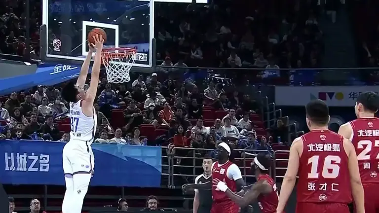 疯狂9连胜！一场113-101，CBA劲旅高歌猛进，守住前4，周琦创纪录