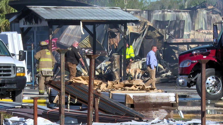 Hardware store catches fire in Dixie County