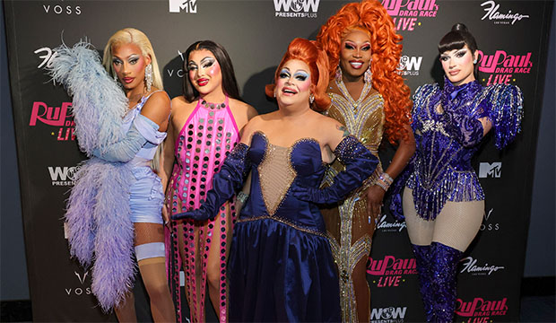 RuPaul and a chorus of queens commemorate the 1,000th performance of ...