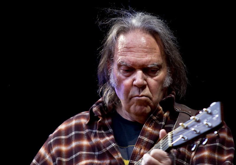 Neil Young refuse de se faire de l’argent sur le dos de ses fans et ...