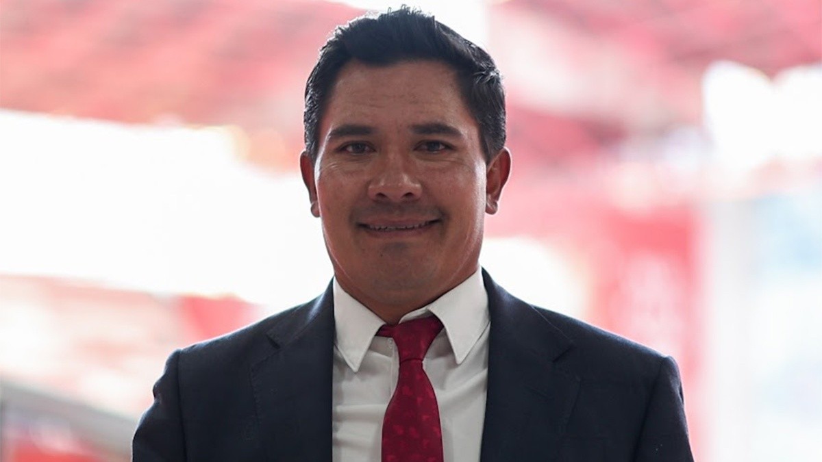 The Singing Ref, Televisa Analyst, Clashes with Journalist in Pumas vs ...