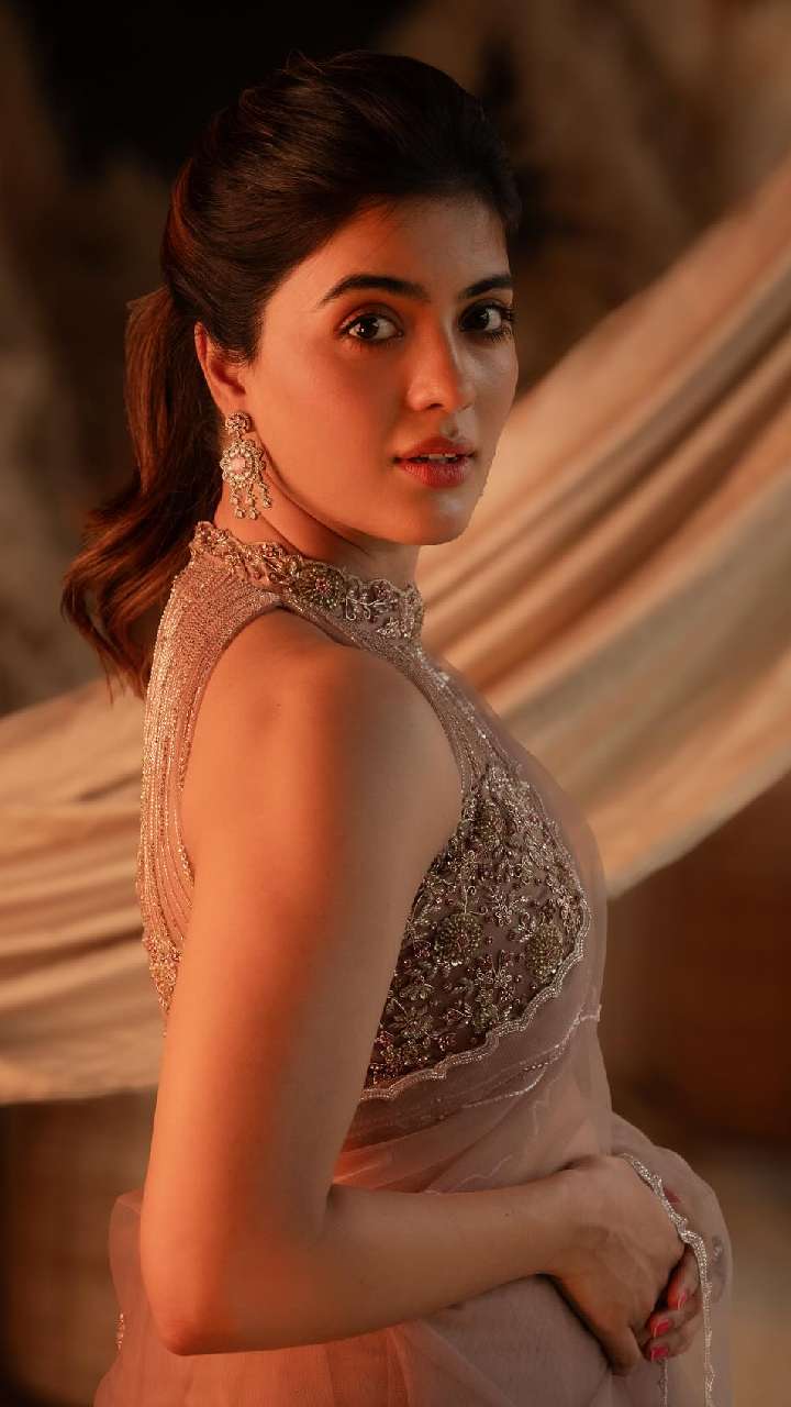 Amritha Aiyer's 5 Glam Saree Looks For Roka Ceremony