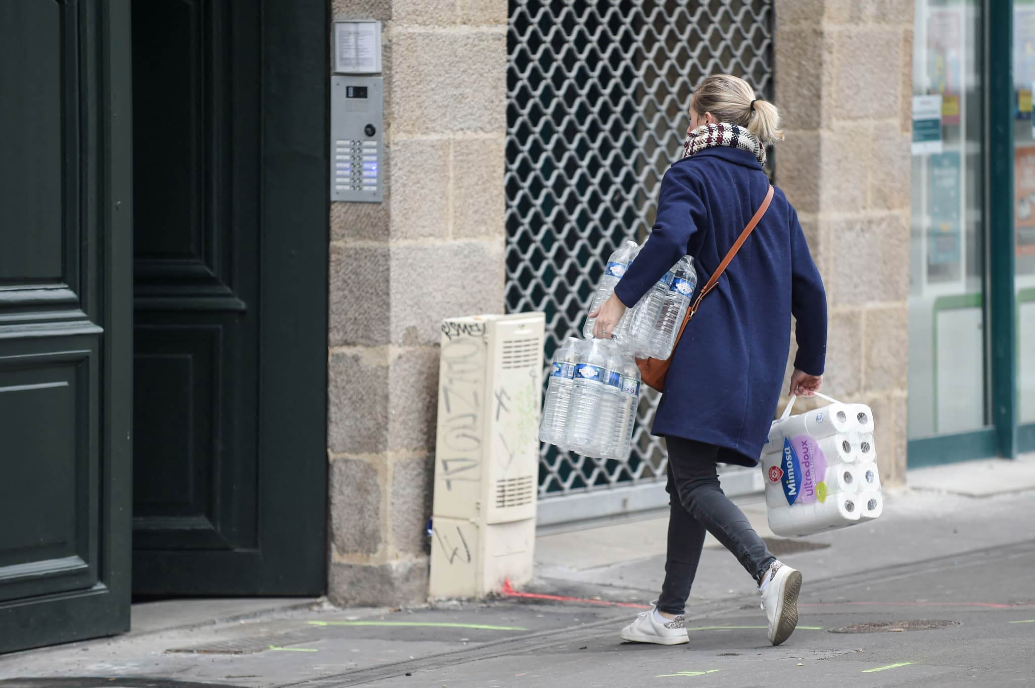 Désinfecter les courses, applaudir à 20h... Ces 10 choses qu'on faisait ... Désinfecter les courses, applaudir à 20h... Ces 10 choses qu'on faisait ...