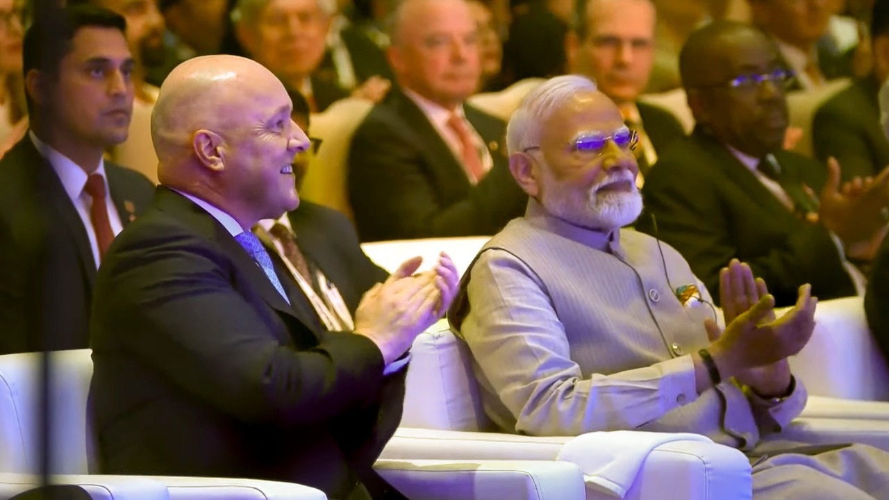 PM Modi bursts into laughter as New Zealand PM cracks Champions Trophy joke