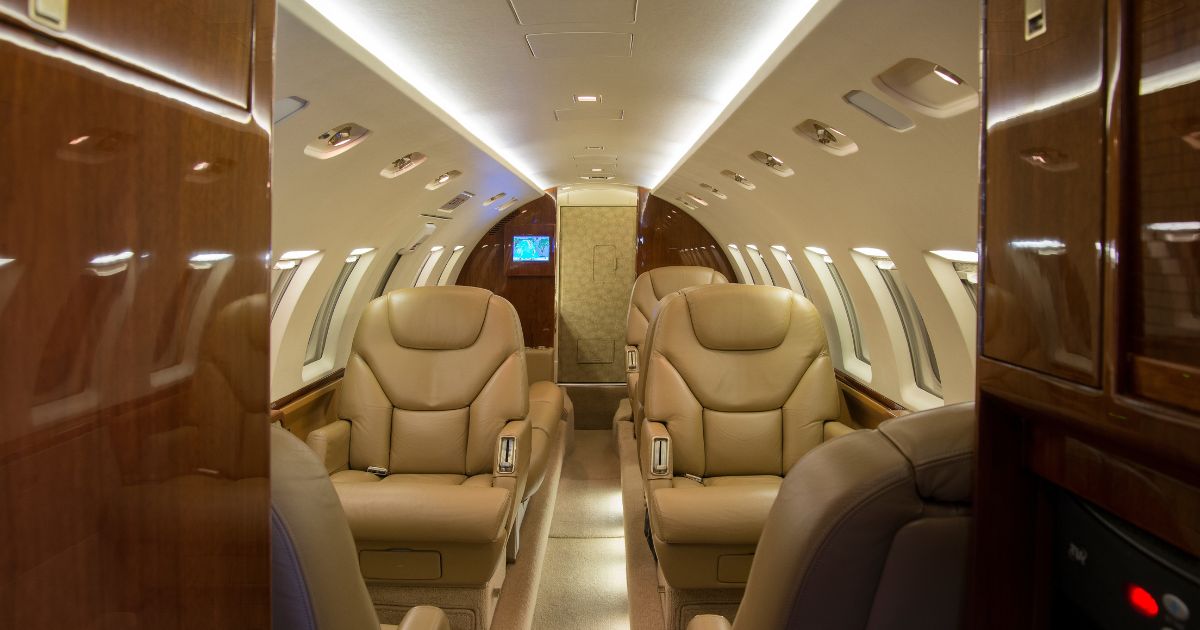 Inattendu : elle rencontre un client VIP en vol… avant de le revoir à ...