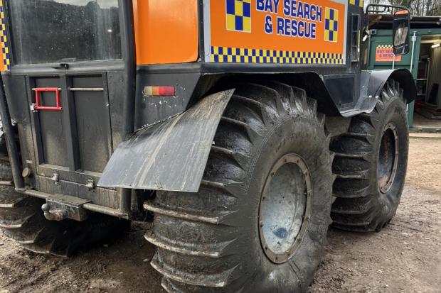 VIDEO: Rescue teams' rapid response after runner spotted near oncoming tide