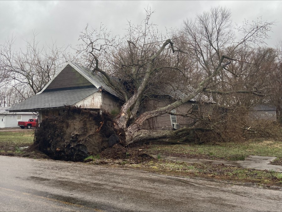 Thunderstorms and tornadoes move through central Indiana, cause damage ...