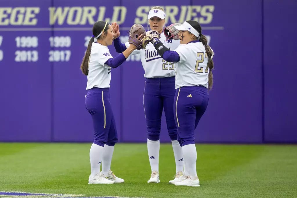 Washington avoids sweep with 4-3 upset of No. 8 Oregon