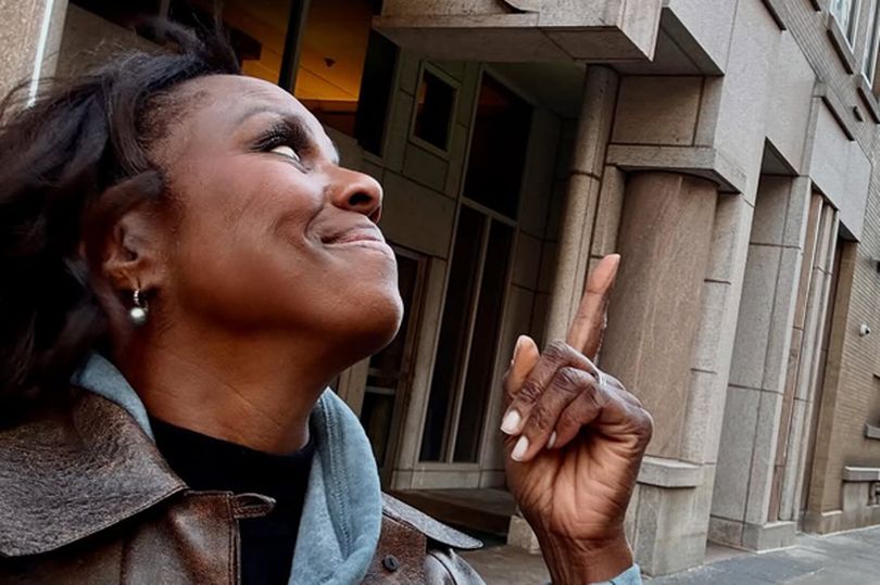 Deborah Roberts shares last photo at ABC News building after almost 30 ...