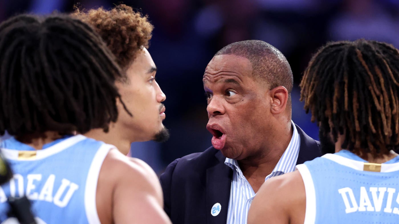 North Carolina coach Hubert Davis earns $100,000 bonus for NCAA ...
