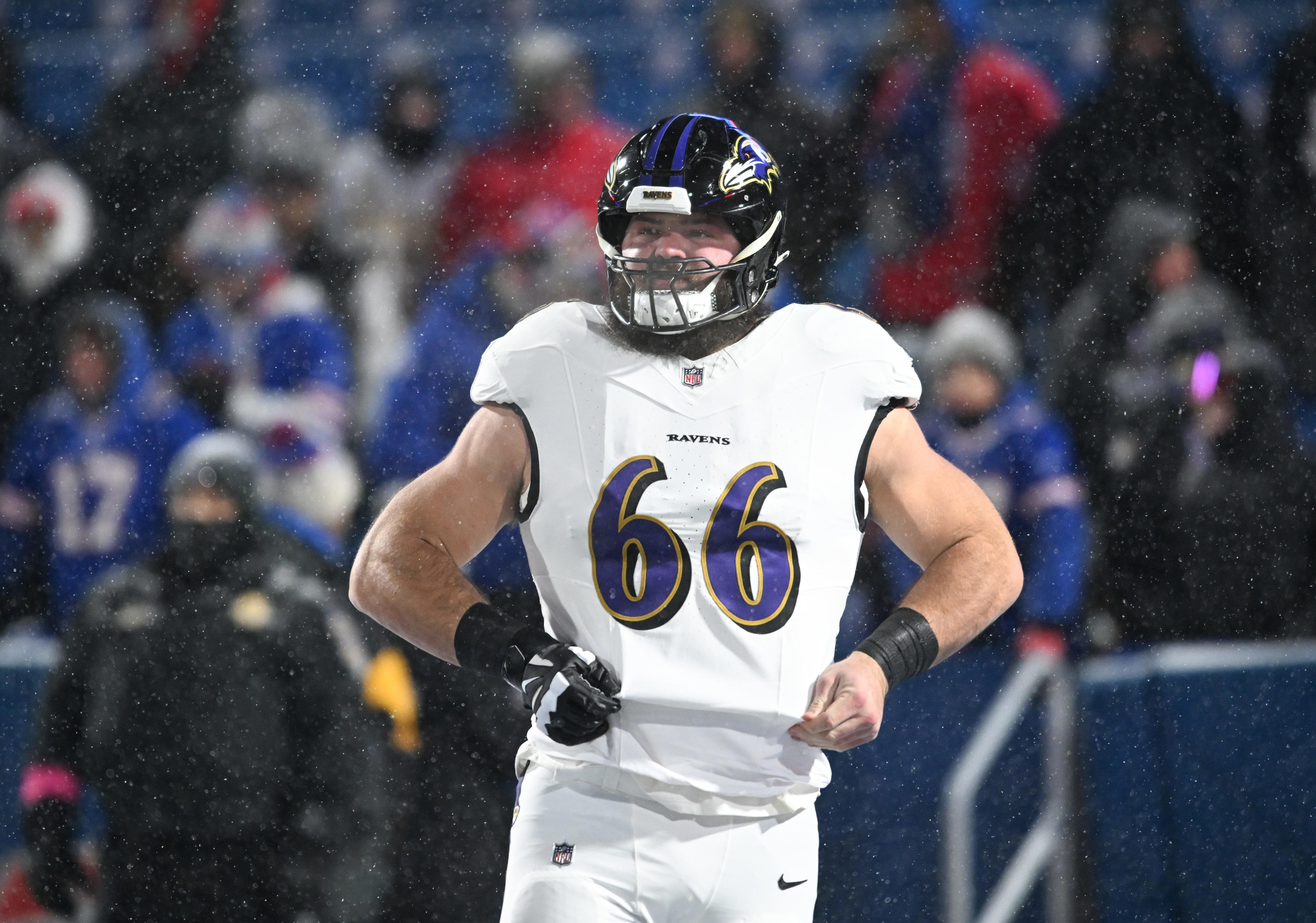 NFL playoff team signs former Georgia OL Ben Cleveland