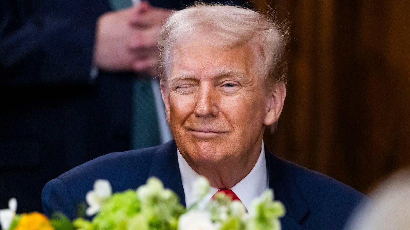 Le teint orange de Donald Trump expliqué par sa maquilleuse