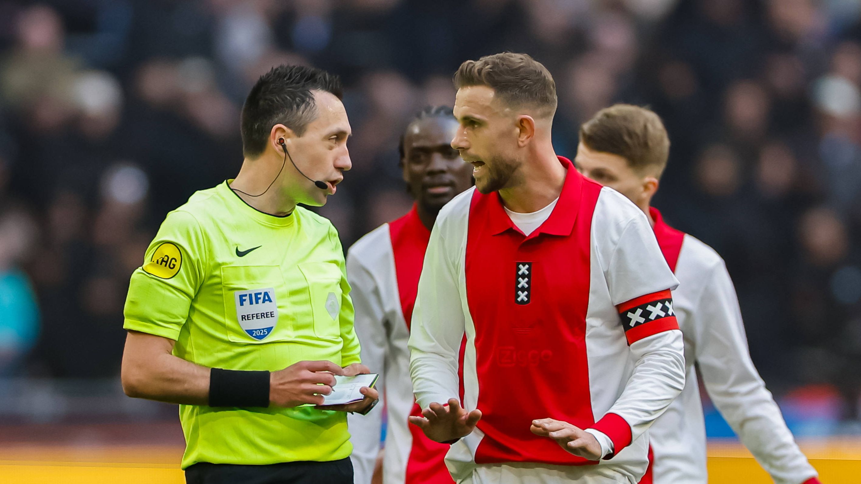 Mike Verweij ziet vóór wedstrijden altijd iets heel vreemds bij Dennis ...