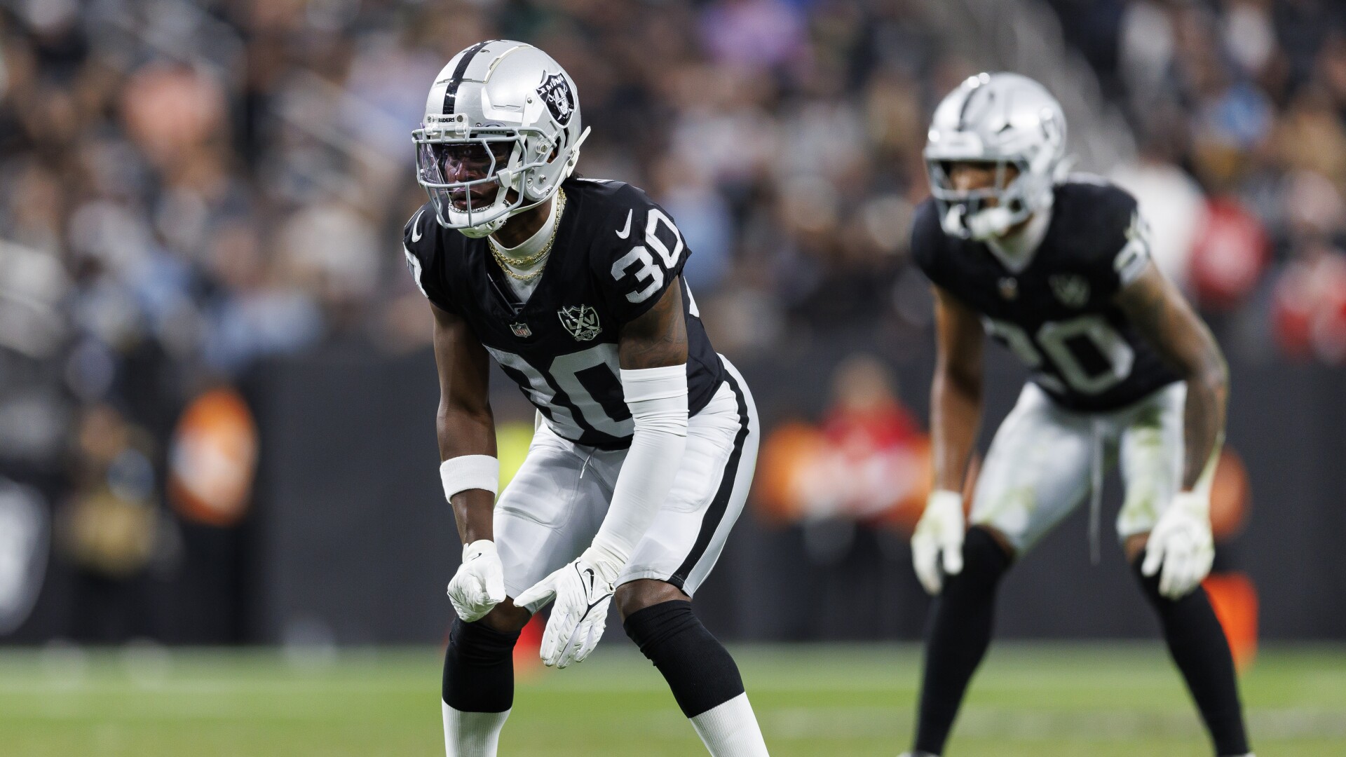 Raiders to re-sign CB Darnay Holmes