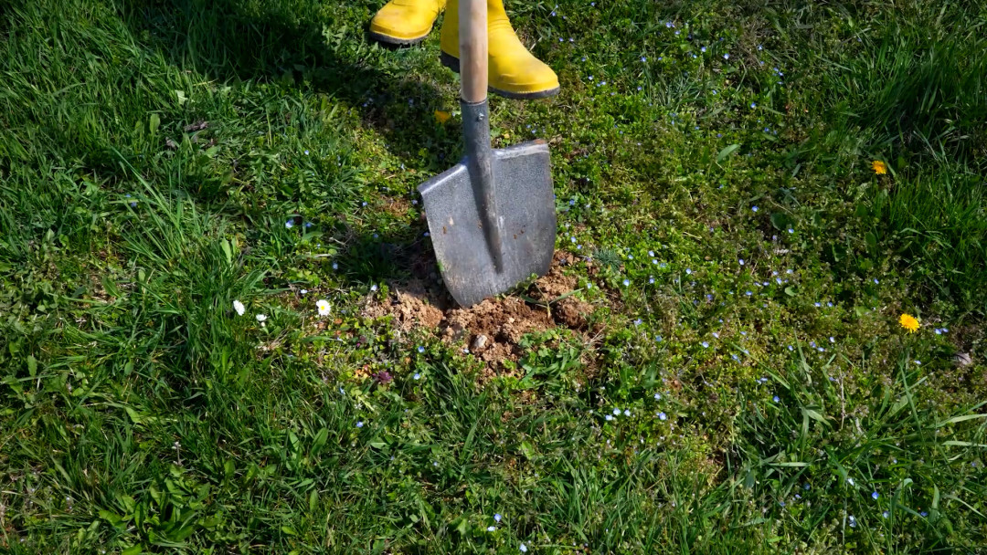 Building DIY Sturdy Bases For Fences