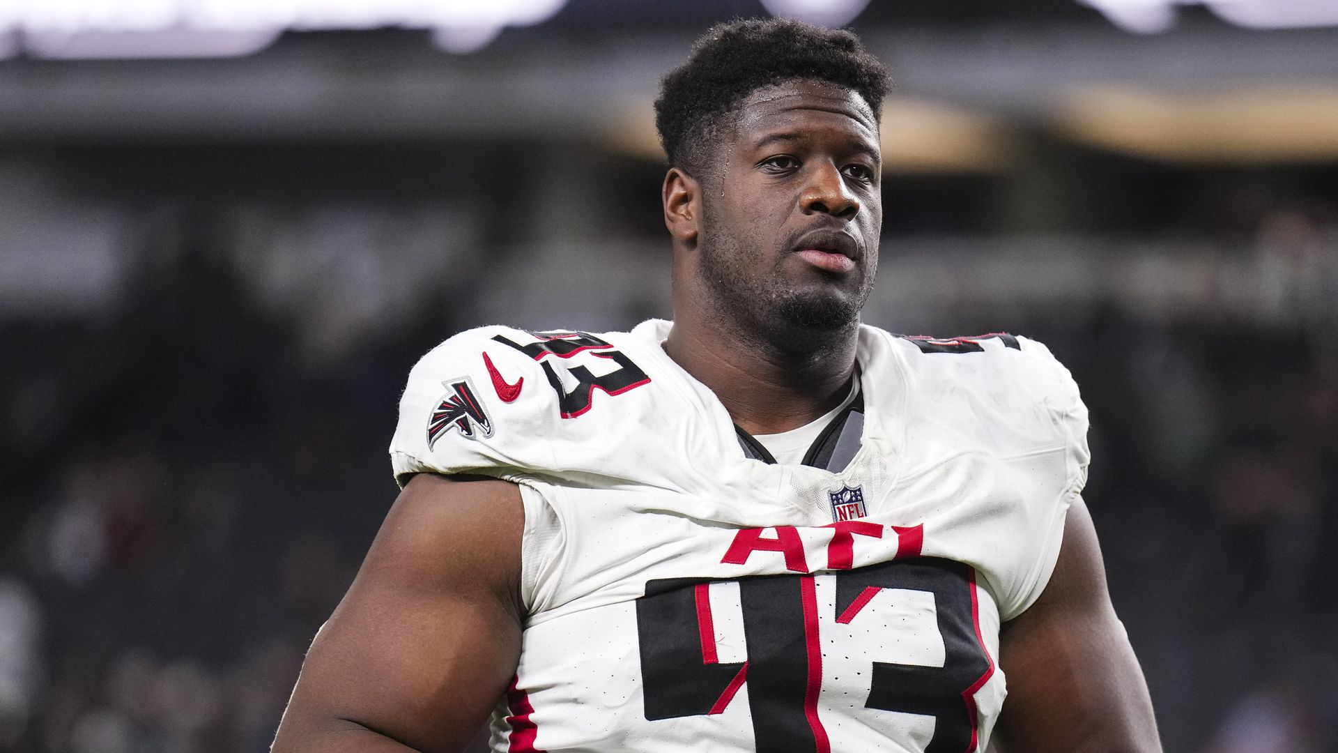 Falcons re-sign DL Kentavius Street