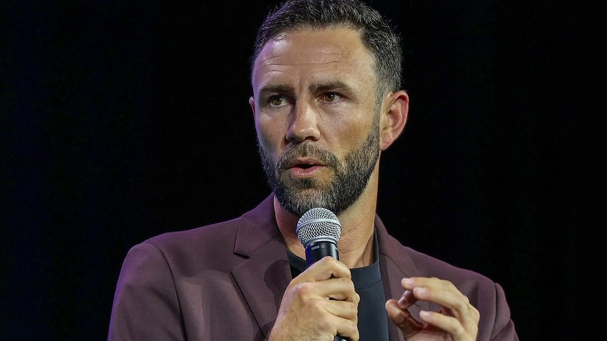 Club América: Miguel Layún Puts 'Pollo' Briseño, Former Chivas Player ...