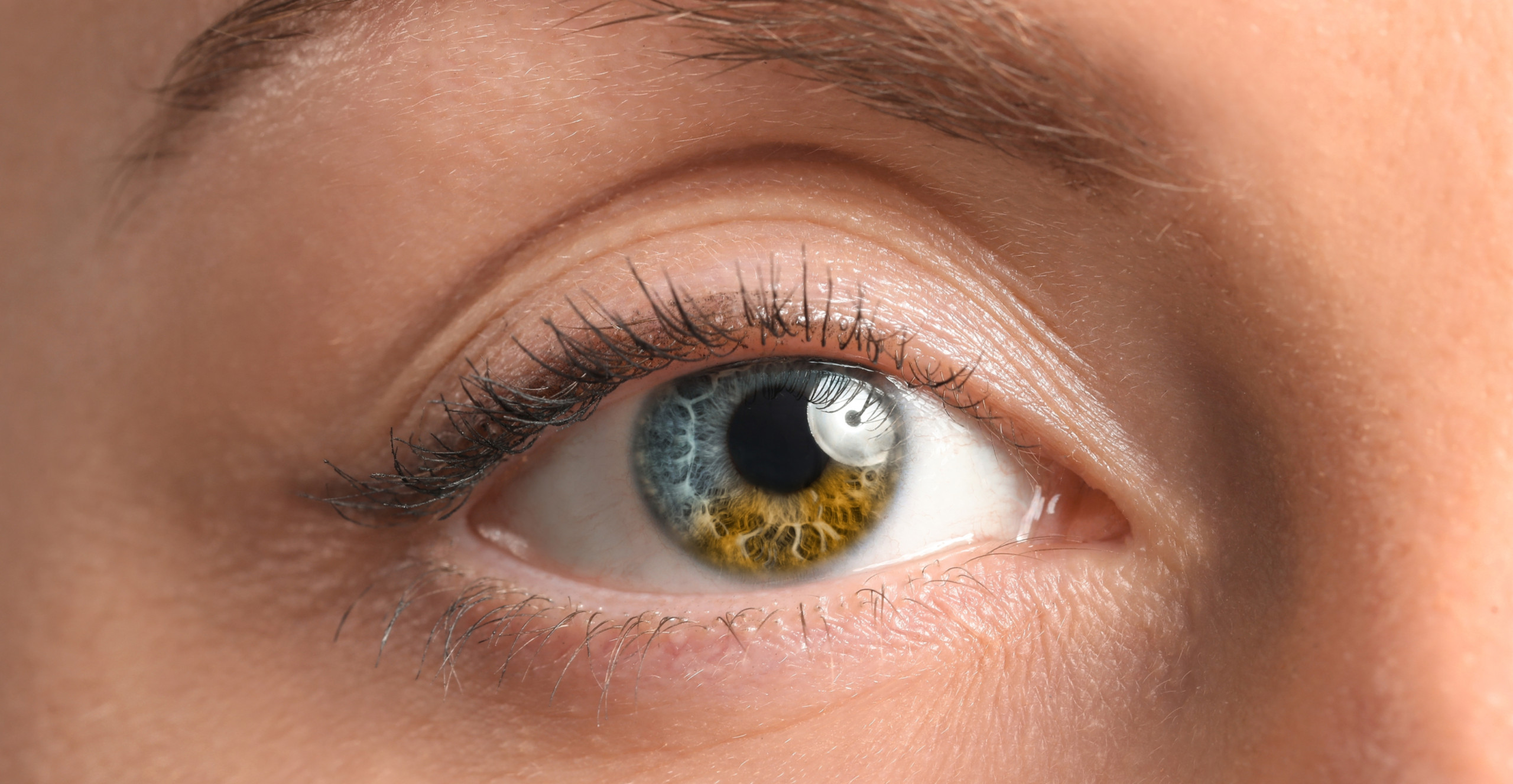 A cor dos seus olhos muda ao longo da vida?