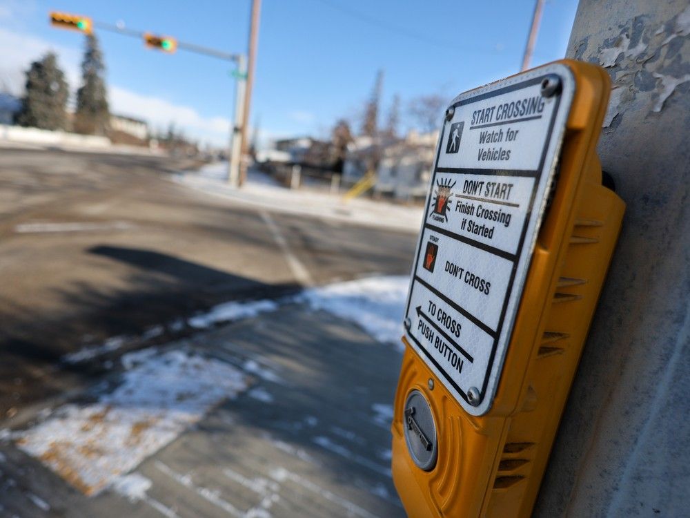 Mom and child injured in southeast Calgary hit-and-run pedestrian crash