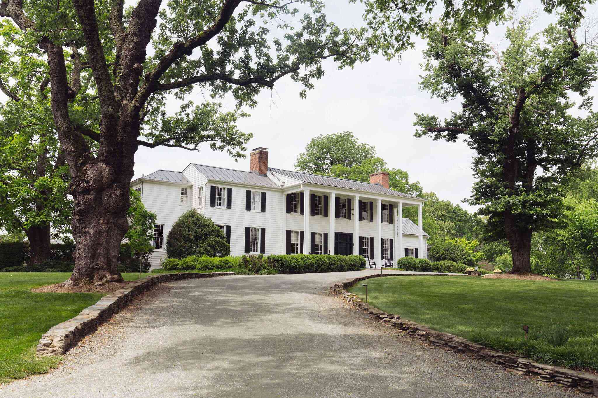 This Cozy Virginia Inn Sits On 100 Acres Of Countryside And Offers ...