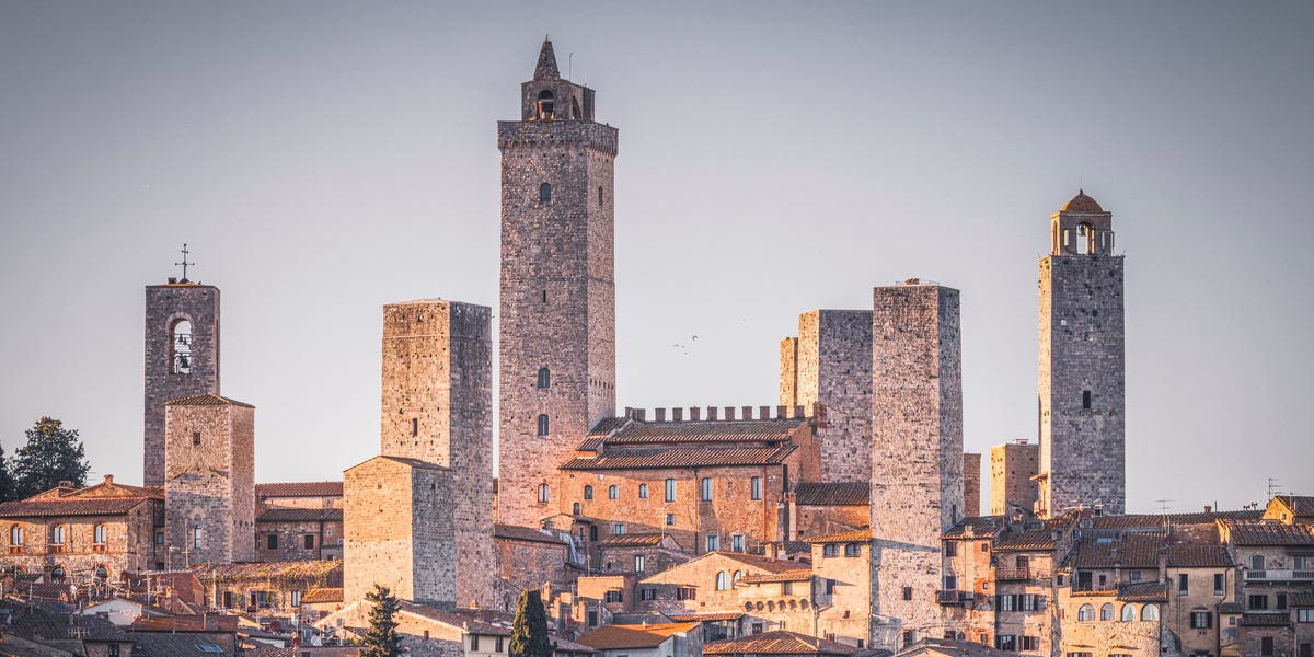Questo paese è chiamato il borgo delle torri, una meraviglia