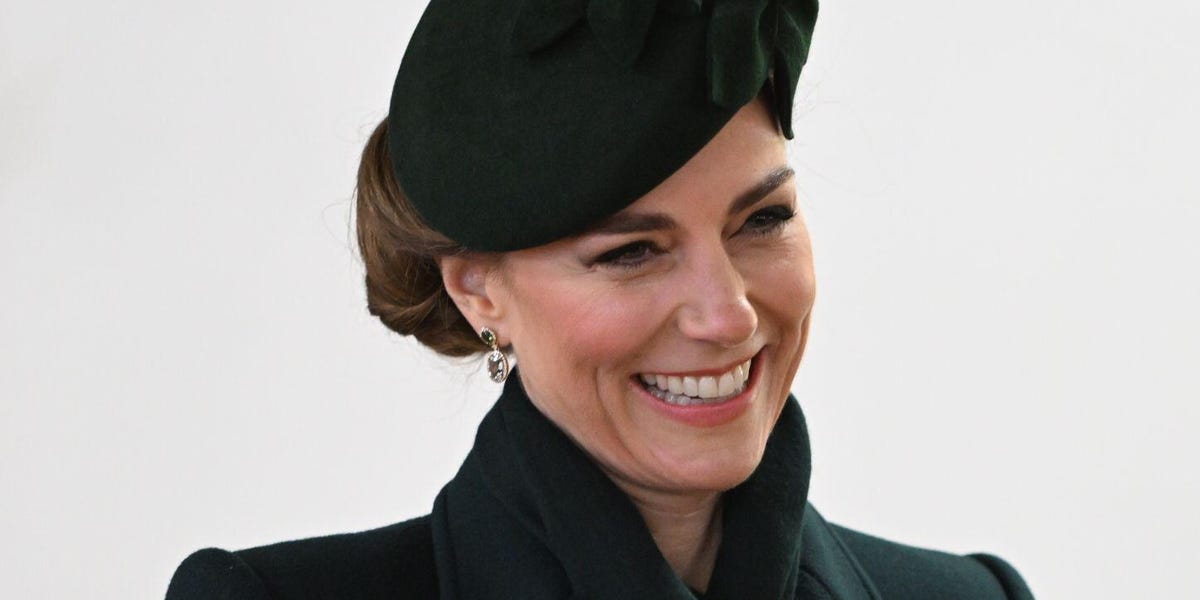 Sláinte! The Princess of Wales bought a round of pints for her regiment ...