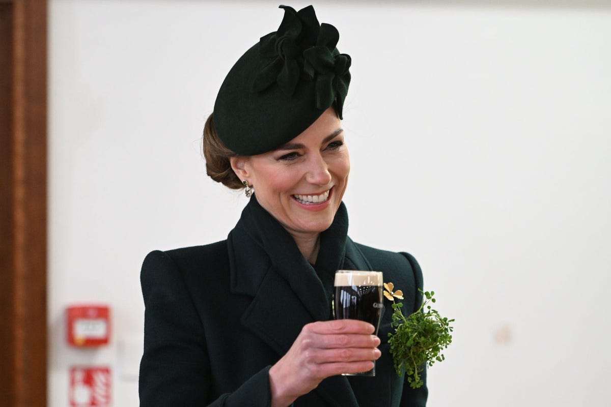 Sláinte! The Princess of Wales bought a round of pints for her regiment ...