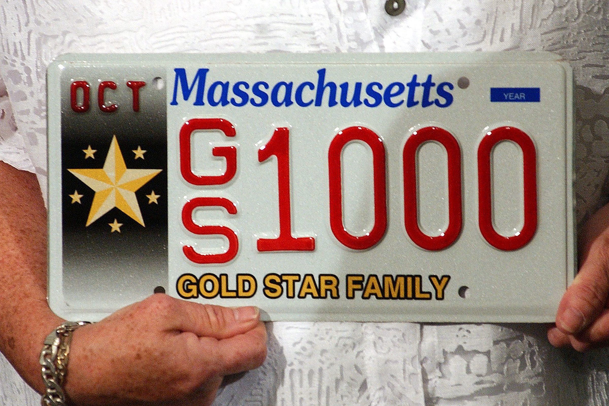 Here’s what it means if you see a license plate with a gold star