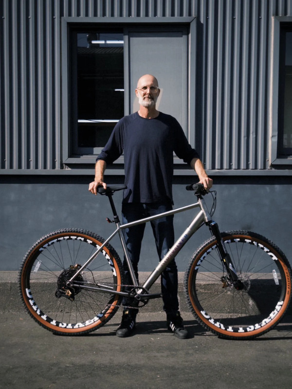 A 32-Inch Mountain Bike? DirtySixer Delivers for Tall Riders with MTB 32er