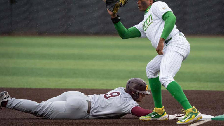 Gophers baseball hands No. 9 Oregon first Big Ten loss