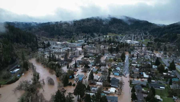 Deadly flooding in southwest Oregon, multiple people rescued from high ...