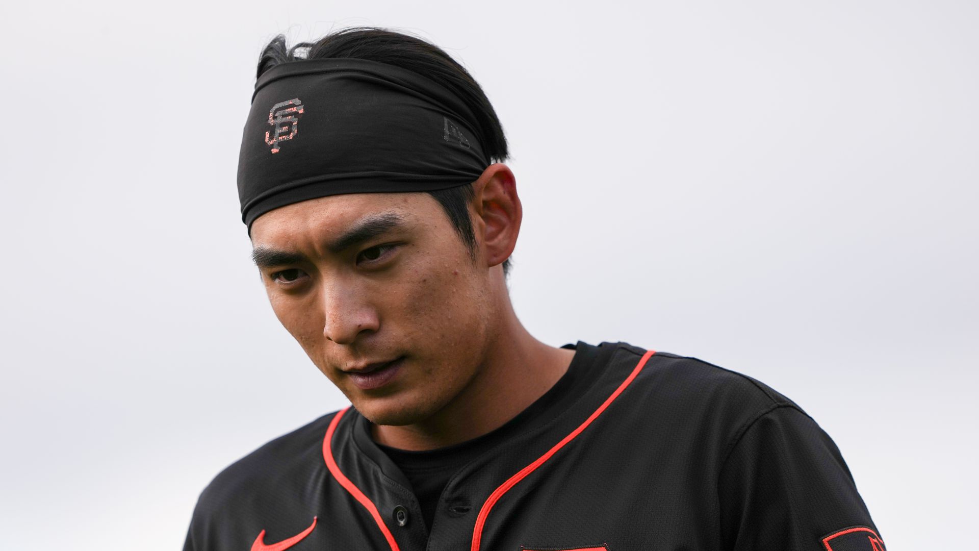 Jung Hoo Lee to get MRI on ailing back [Update: He’s OK!]