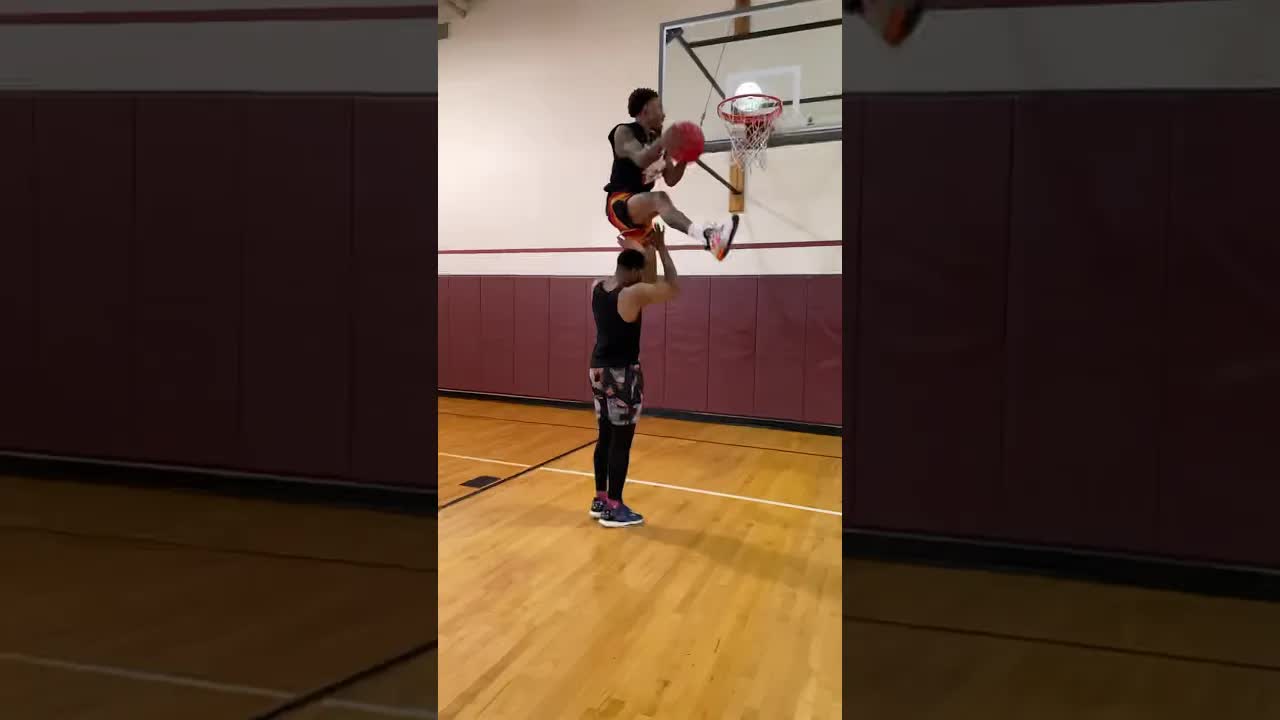 Amazing Basketball Trick Shot