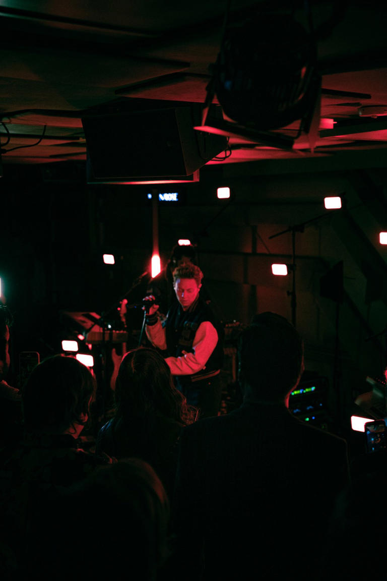 La Roux makes rousing return to the stage after 10 years, teases new ...