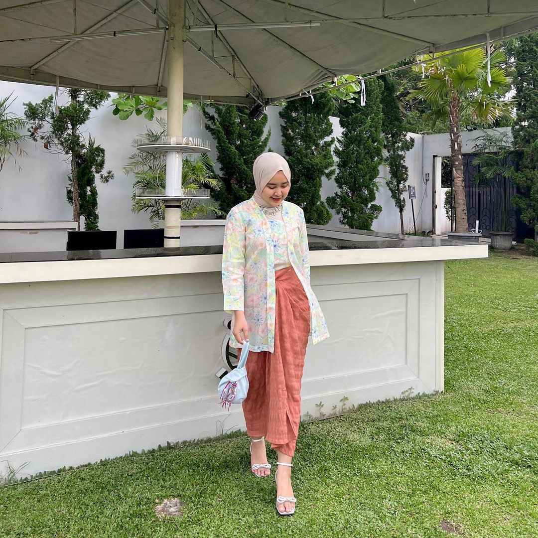 Inspirasi Styling Rok Lilit Dengan OOTD Hijab Kekinian, Simak
