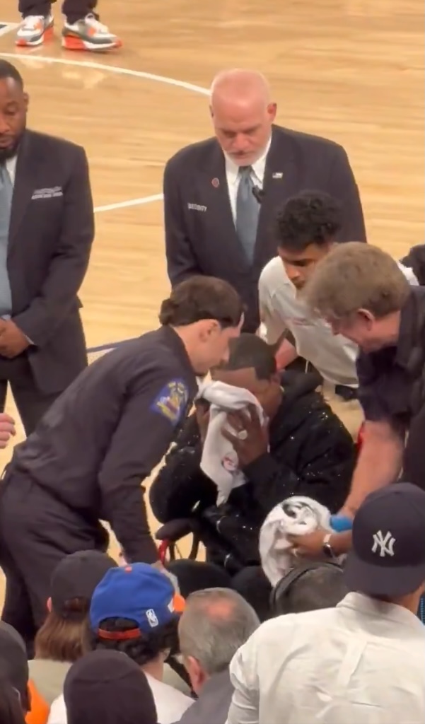 Tracy Morgan taken out of MSG in wheelchair after vomiting courtside in ...