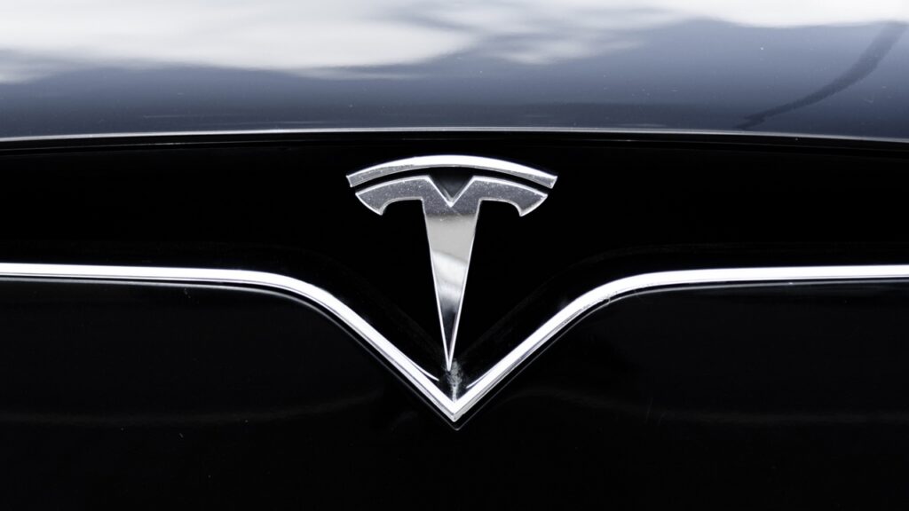 YouTuber Puts Tesla, Luminar Stocks Into The Spotlight