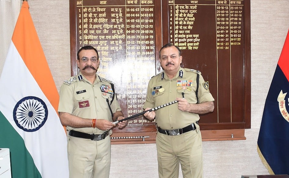 Indore: Alok Kumar Singh Takes Charge As IG Of CSWT BSF