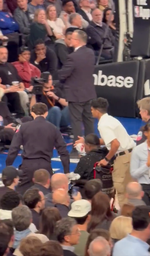 Tracy Morgan taken out of MSG in wheelchair after vomiting courtside in ...