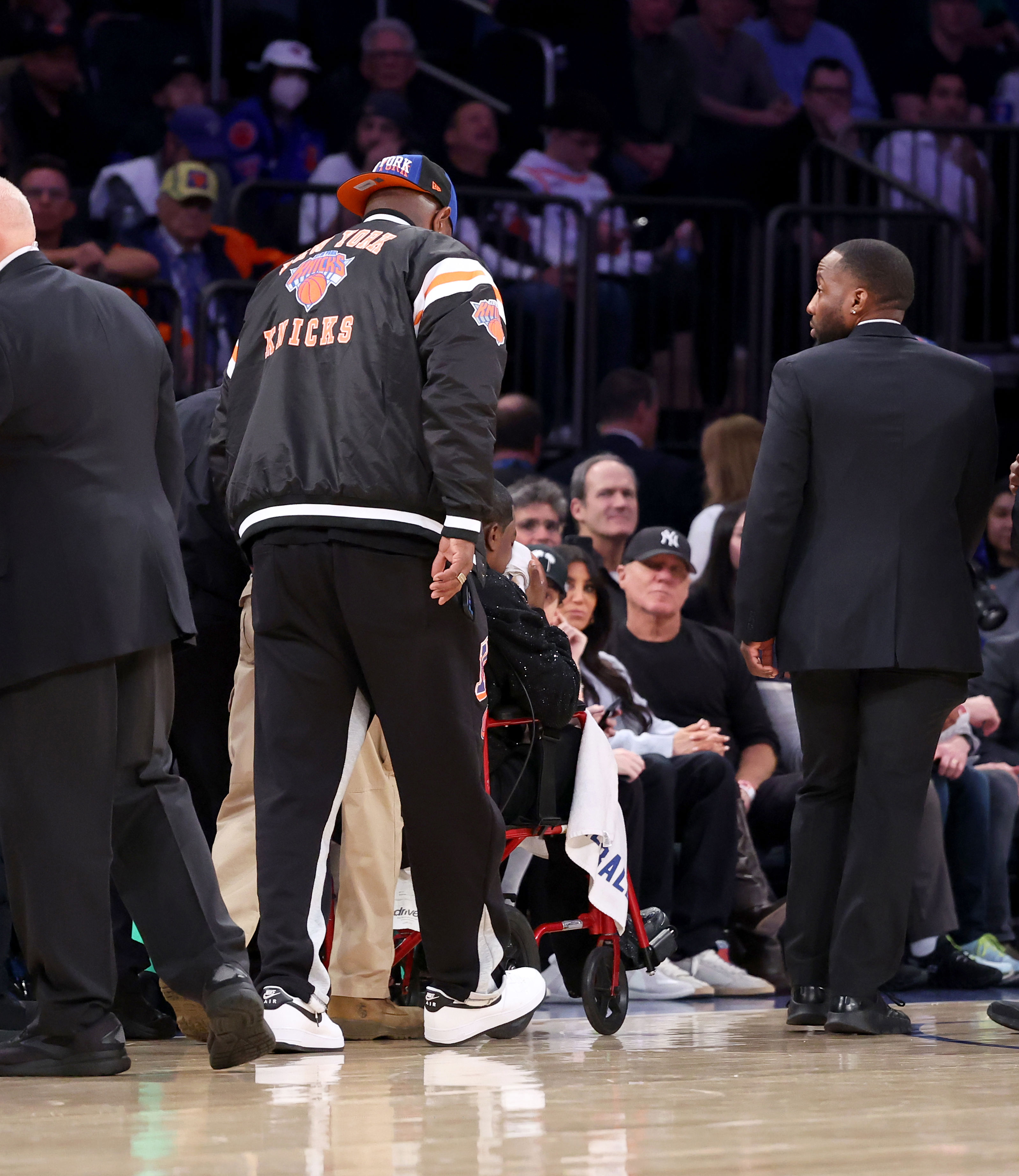 Tracy Morgan taken away in wheelchair after vomiting courtside at ...